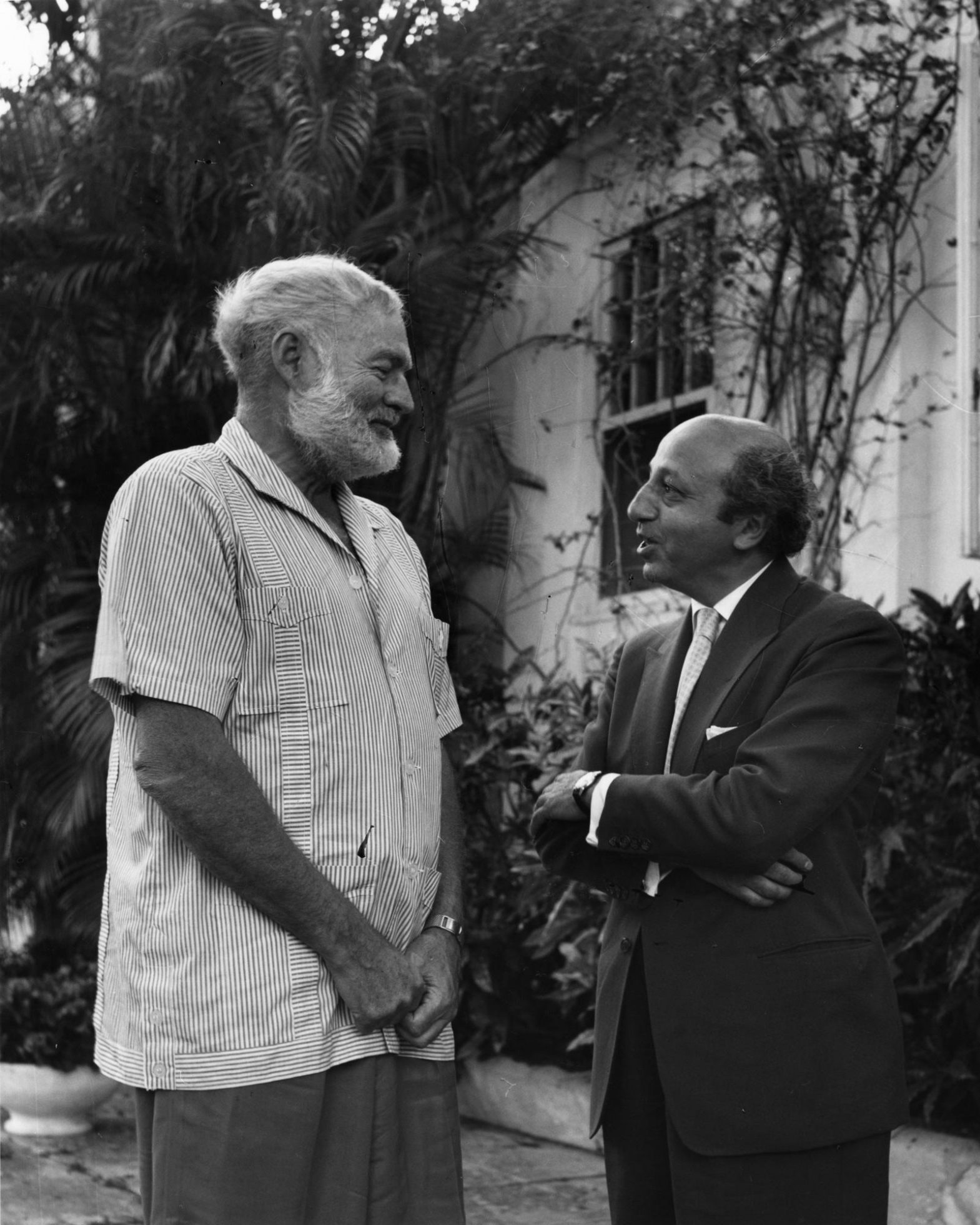 With Hemingway at home in Havana, 1957 – Yousuf Karsh