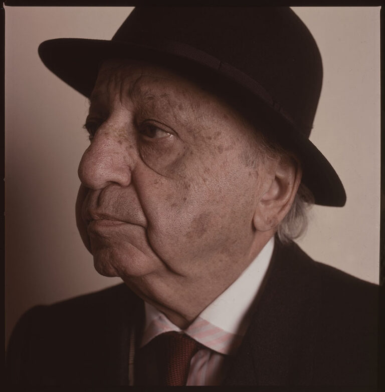 Karsh in his NY studio, 1989. By Abe Frajndlich – Yousuf Karsh