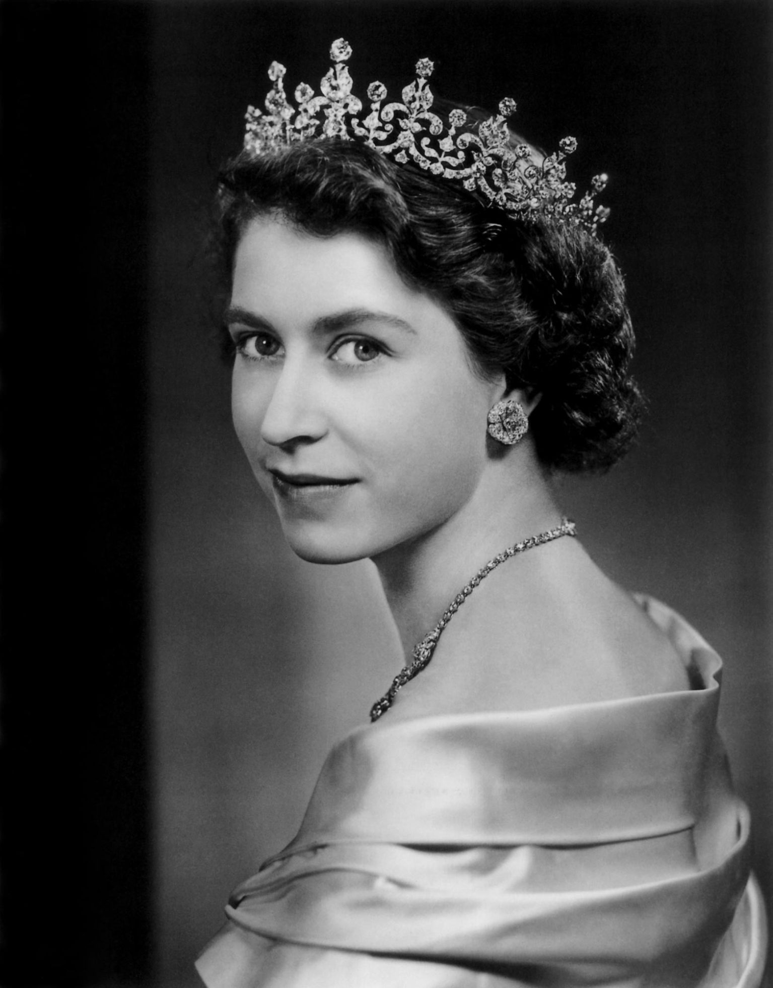 Queen Elizabeth Official Portrait
